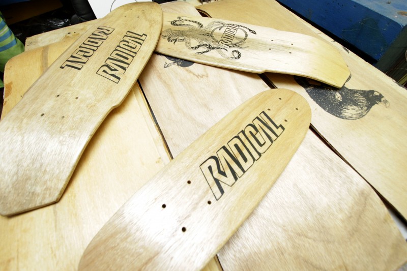 Radical como deve ser: jovens de Porto Alegre revivem marca de skates ...