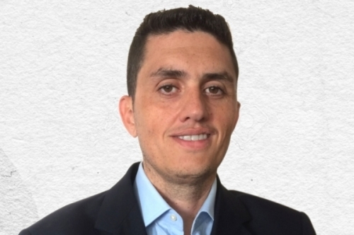 Internacional confirma a contratação do lateral-esquerdo Carlinhos, do ...