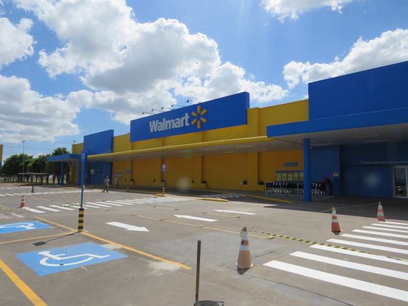 Fundo negocia fatia do Walmart no Brasil