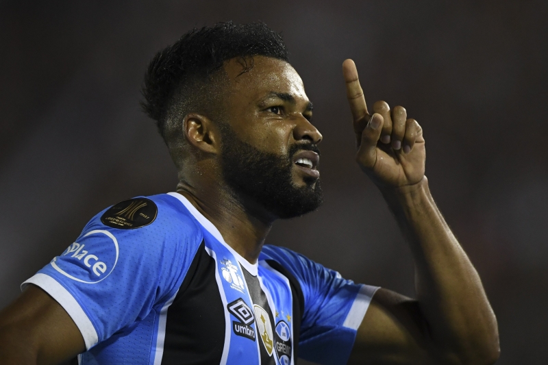 Fernandinho é anunciado como novo reforço do Chongqing Dangdai Lifan ...