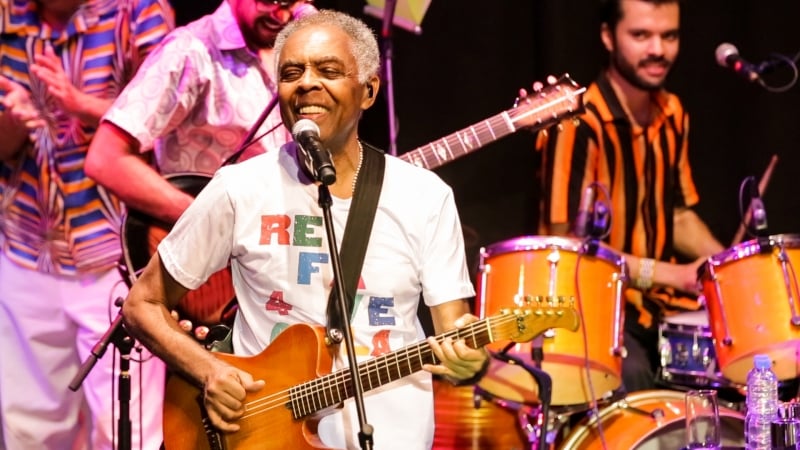 Gilberto Gil revisita clássico Refavela