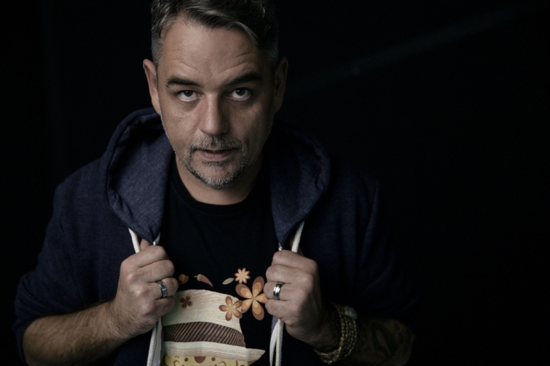 Tonho Crocco faz show acústico