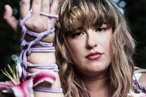 Novo álbum de Alice Caymmi explora a afirmação feminina