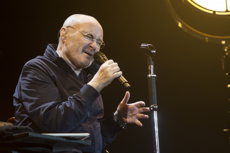 Fãs se deliciam com músicas de maior sucesso do britânico Phil Collins ...