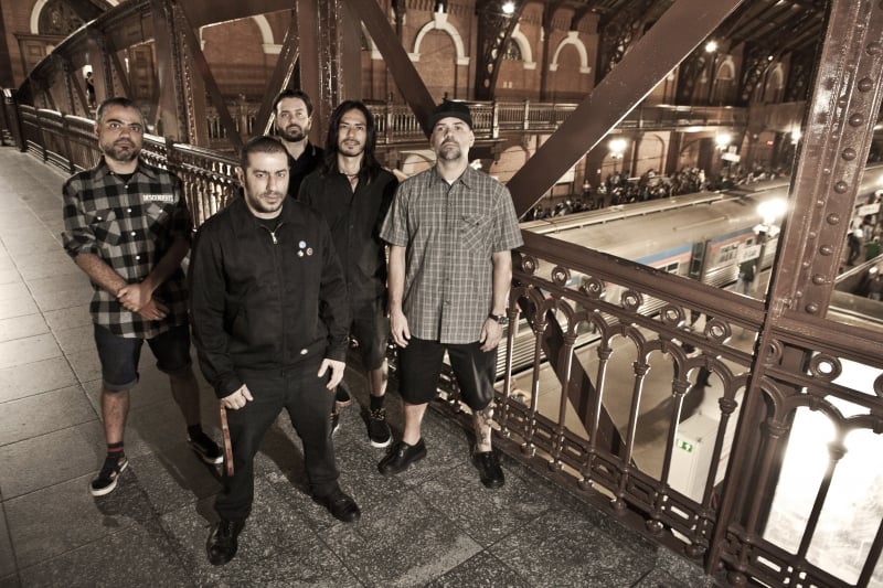 Hardcore melódico do CPM 22 é atração no Opinião