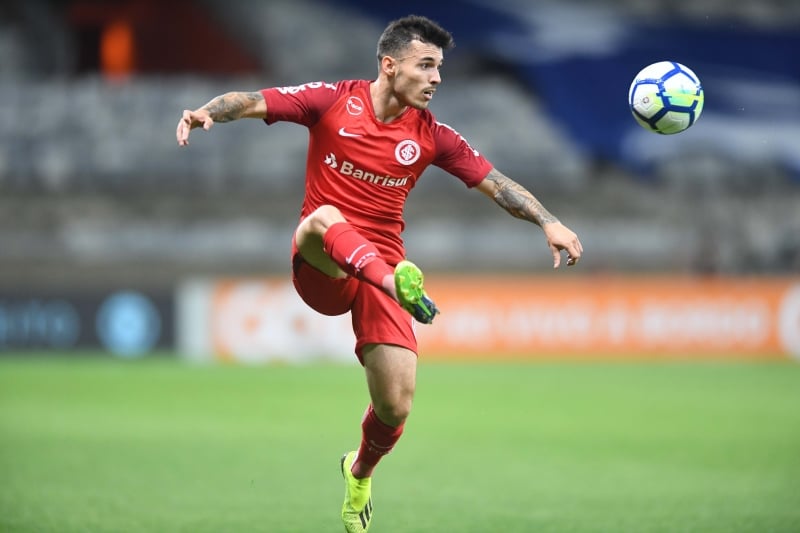 Inter abandona ideia de ter Zeca como curinga em laterais