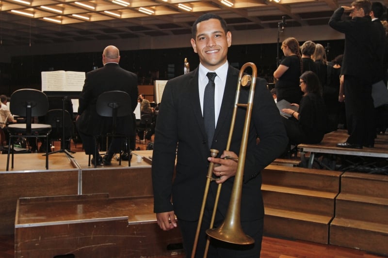 Refugiado venezuelano toca na Orquestra Sinfônica de Porto Alegre