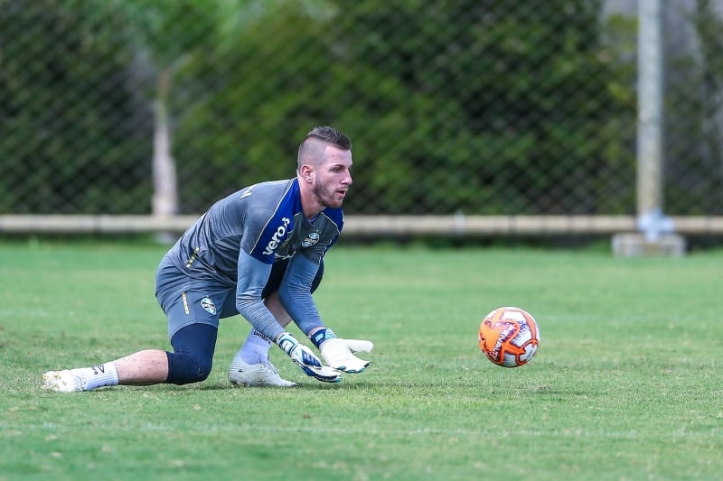 Paulo Victor rescinde contrato e deixa o Grêmio após cinco temporadas