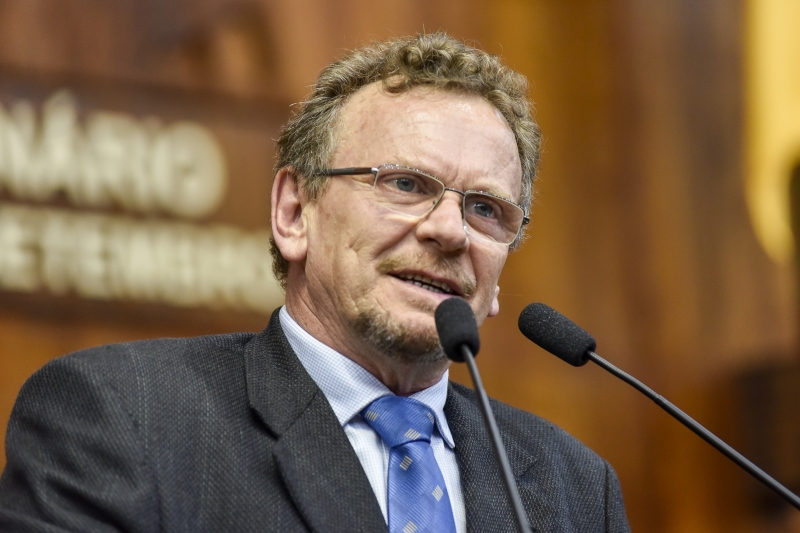 Deputados articulam PEC que retira plebiscito