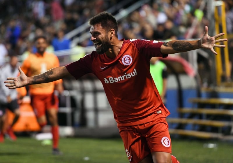 Com gol de Rafael Sóbis, Inter estreia na Libertadores com vitória no Chile