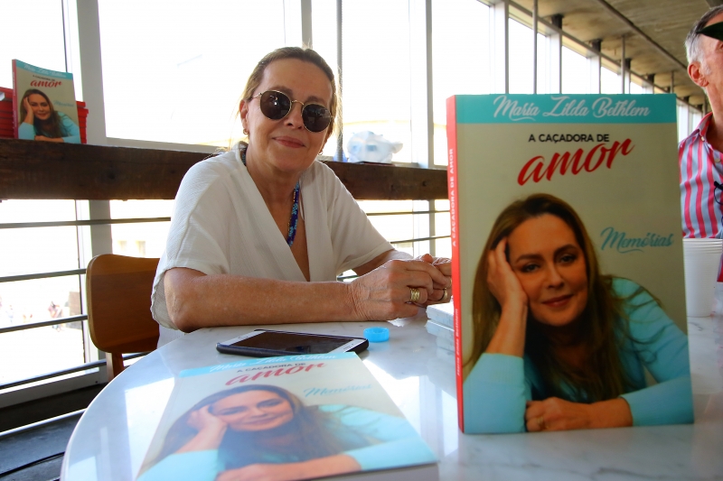 Maria Zilda lança seu primeiro livro no PopCenter