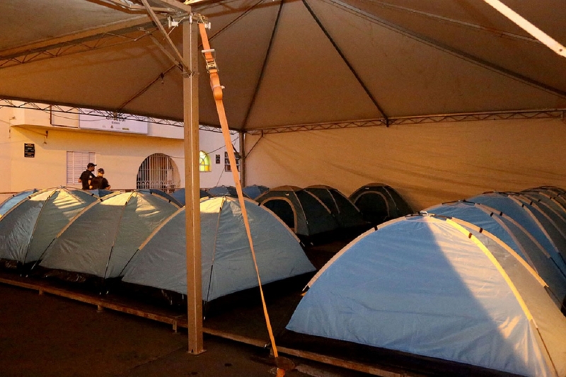 Abrigo temporário em Esteio ajuda pessoas em situação de rua