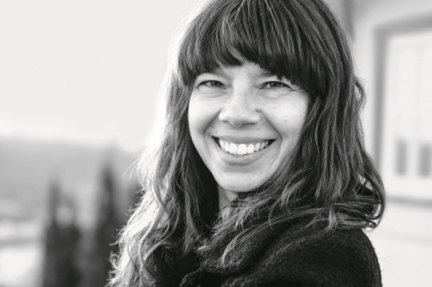 Veronica Stigger reflete sobre ambientes de escrita, dentro e fora de casa