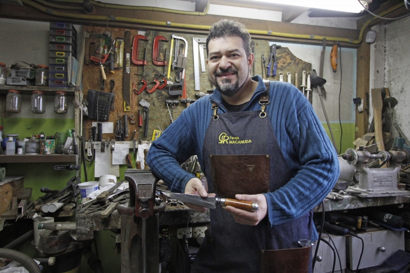 Cuteleiro aposta no digital para que sua fábrica de facas sobreviva