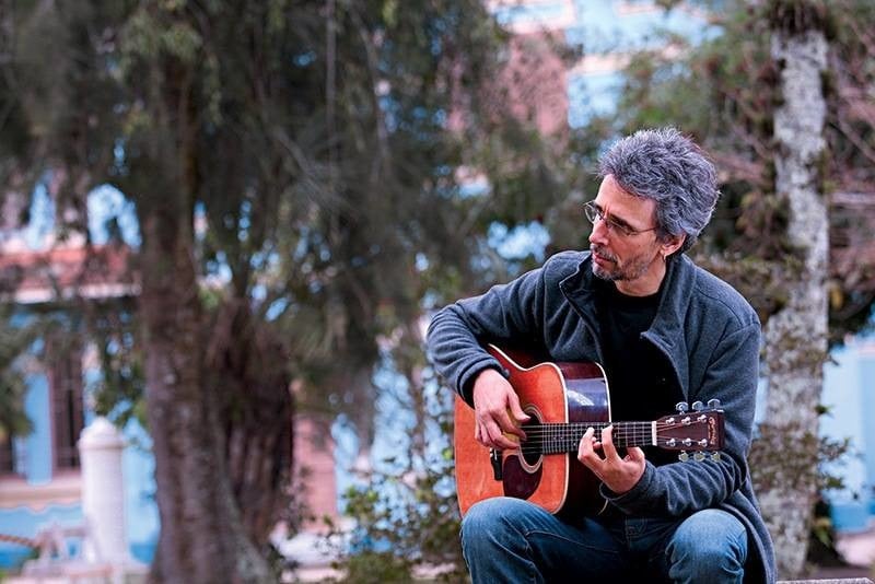 Pucrs realiza série de lives sobre 40 anos de carreira de Vitor Ramil