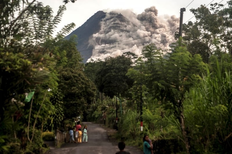 Vulcão Merapi entra em erupção na Indonésia