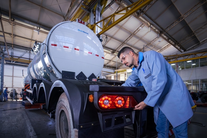 Indústria de implementos rodoviários sustenta forte expansão