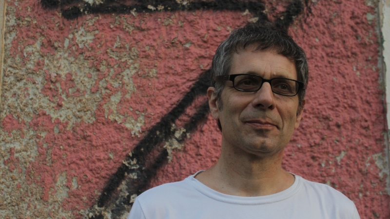 Ricardo Silvestrin aborda inquietações do presente em novo livro de poesias