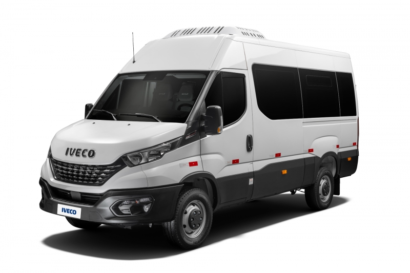 Iveco Daily ganha versão configurada para passageiros