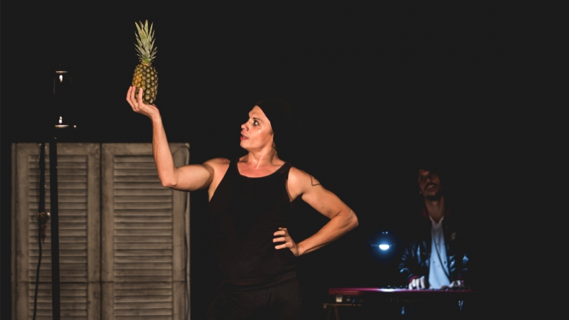 Peça 'BR-Trans' coloca o universo trans no palco do Theatro São Pedro