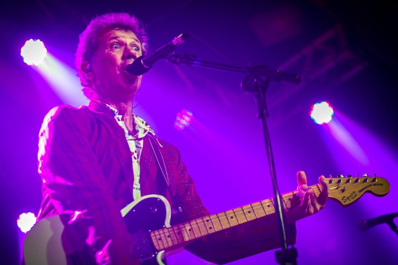 Wander Wildner faz show com banda no projeto 'Ocidente Acústico'