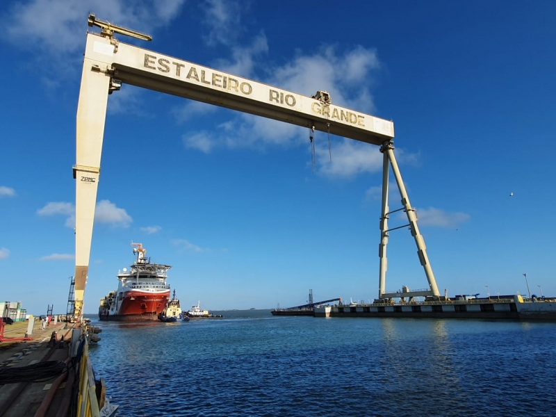 Navio Siem Helix II chega ao Estaleiro Rio Grande