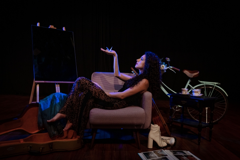 Em álbum de estreia, Laura Dalmás canta a vida através de versos