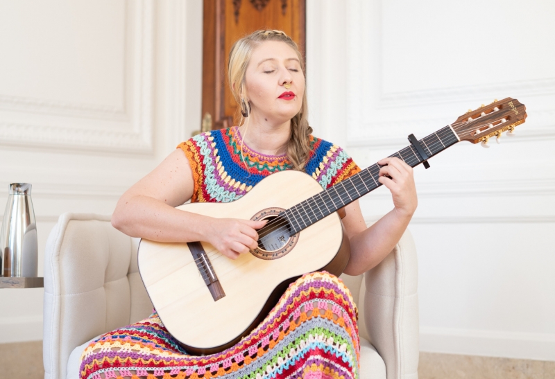 Clarissa Ferreira participa do Sarau do solar desta quarta-feira