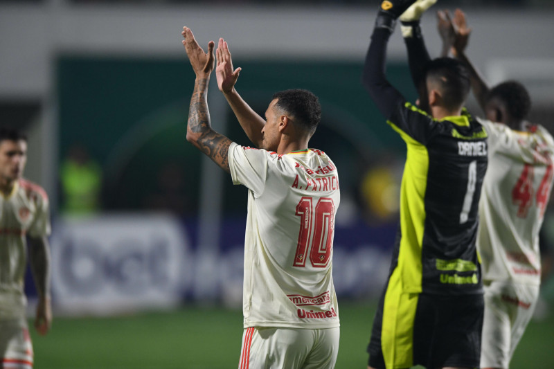 Inter vence o Goiás, fora de casa, e pula para o terceiro lugar