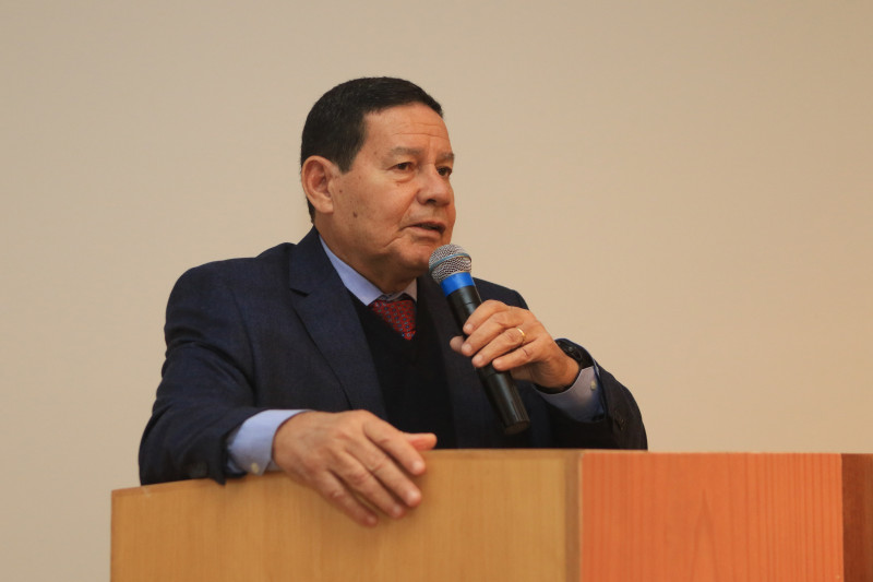Hamilton Mourão afirma que manifestações em defesa da democracia no ...