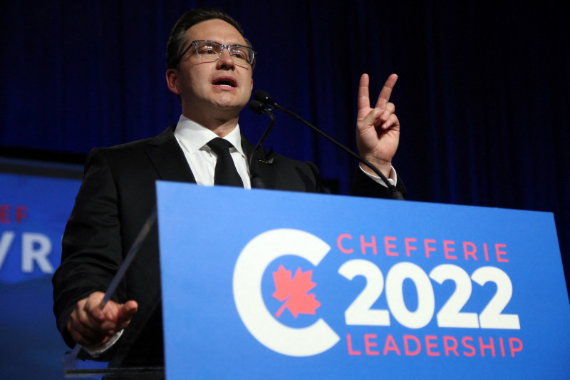 Partido Conservador elege ultradireitista Pierre Poilievre como novo líder