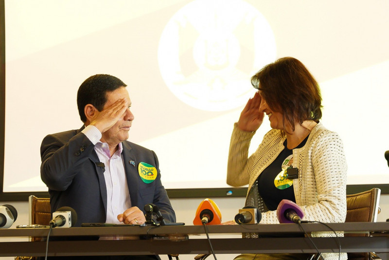 Comandante Nádia renuncia à candidatura ao Senado