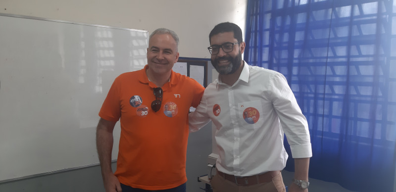Candidato a vice do Novo, Rafael Dresch vota no Bonfim