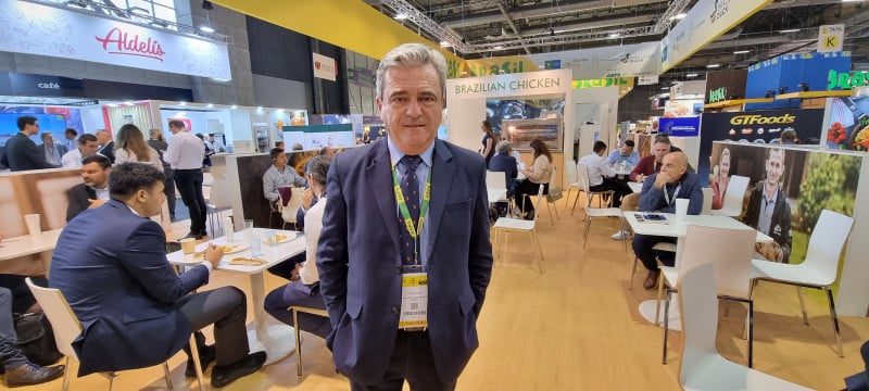 Indústria de frango reage à disputa com a 'carne vegetal'