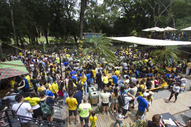 Horários dos jogos do Brasil na Copa animam comerciantes gaúchos, que ...