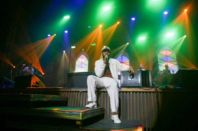 Emicida encontra um ninho no coração dos gaúchos em show em Porto Alegre