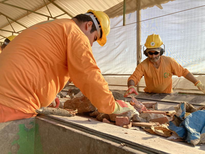 Usina recebe 26 mil toneladas mensais de entulhos de material de ...