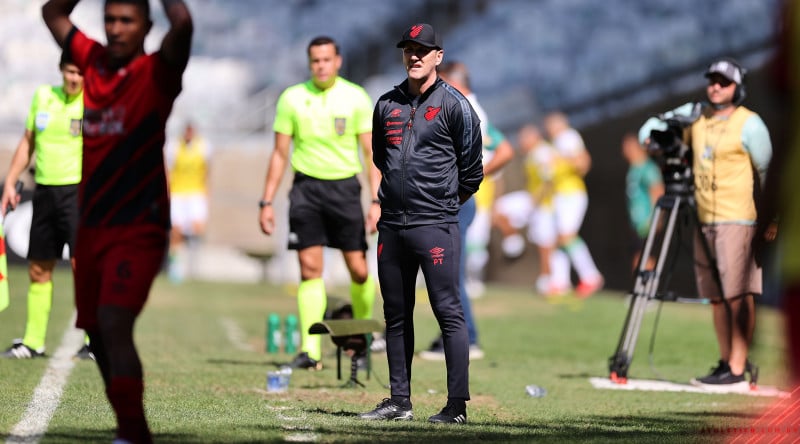 Santos define que Paulo Turra como novo técnico