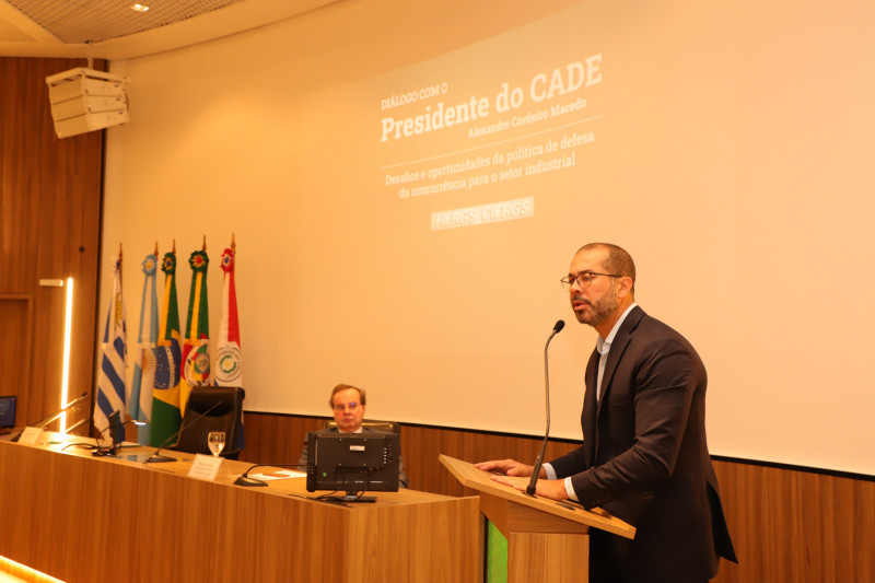 Estado deve combater abusos e não o lucro da iniciativa privada, diz ...