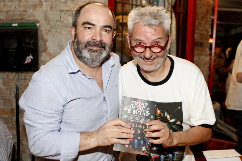 Onze homens e um bar