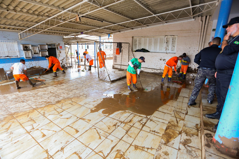Mão de obra prisional ajuda na reconstrução do Vale do Taquari