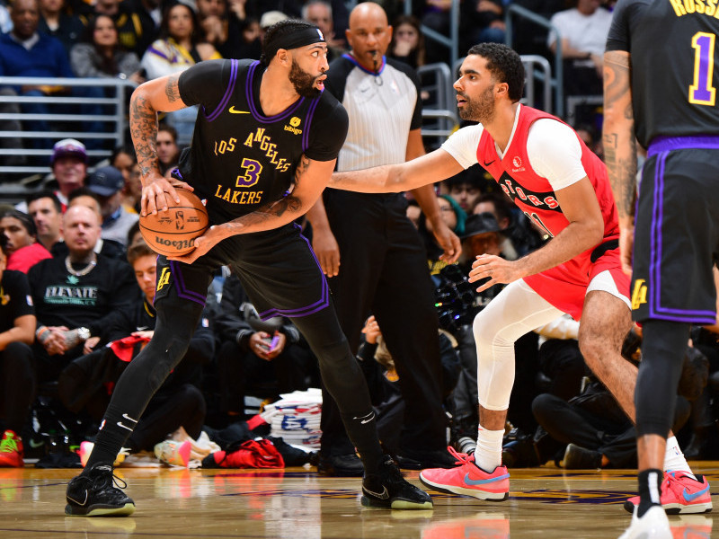 Anthony Davis brilha e Lakers vencem Raptors na NBA; técnico ataca ...