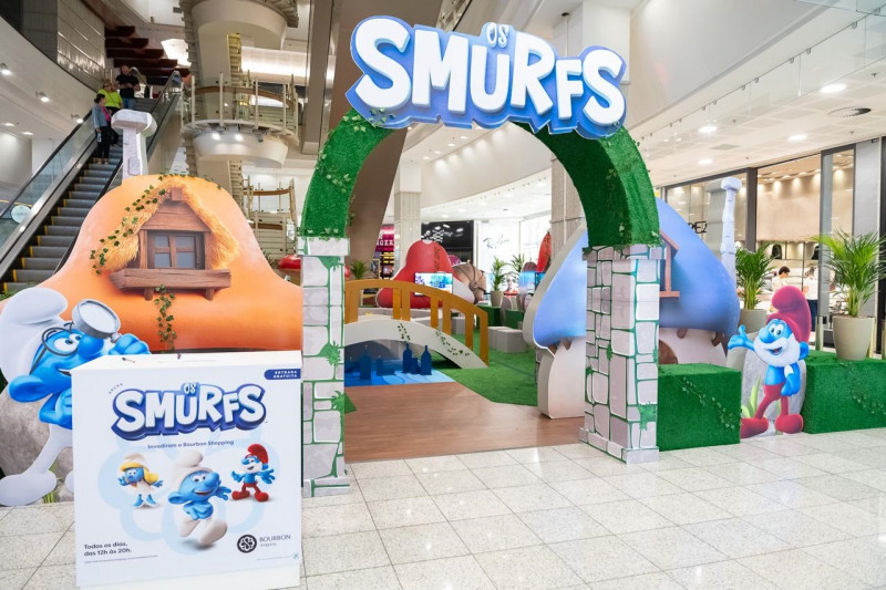 Smurfs são atração em área temática de Shopping do Zaffari