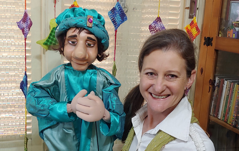 Ônibus de Novo Hamburgo ganham ação de arte com bonecos