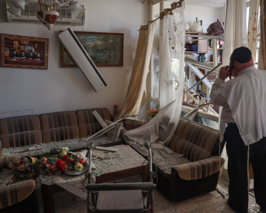 Israel envia mais forças ao Líbano; Hezbollah ataca Norte