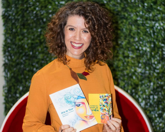Beta Simon autografa seu segundo livro de poesias nesta terça na Feira ...