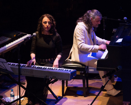 Hique Gomez e Dunia Elias apresentam pocket do show 'Tãn Tãngo' em ...