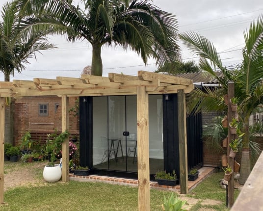 Símbolo do Porto de Rio Grande, casa-contêiner tem preço médio de R$ 38 mil