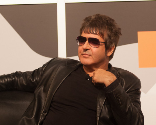 Morre Clem Burke, baterista da banda Blondie, pioneira do new wave, aos 70 anos
