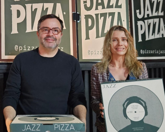 Nova pizzaria harmoniza sabor e jazz através de playlists personalizadas